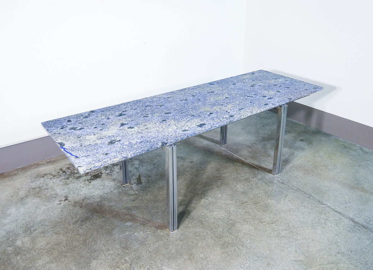 Tavolo di design con piano in granito Azul Bahia – Mercand Store